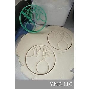 THE GRINCH HAND HOLDING CHRISTMAS ORNAMENT HOLIDAY COOKIE CUTTER MADE IN USA PR4106