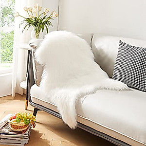 Rainlin Ultra Soft Fluffy Faux Fur Sheepskin Rugs for Bedroom Living Room White Fuzzy Washable Home Decor Carpets Plush Shag Small Area Rugs,2x3 Feet