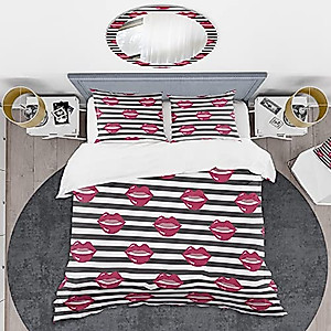 DESIGN ART Designart 'Red Lips Fashion Pattern' Mid-Century Duvet Cover Set King Cover + 2 King Shams (Comforter not Included) 3 Piece
