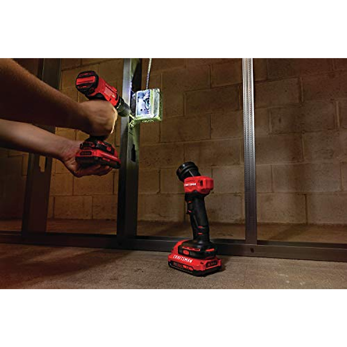 CRAFTSMAN V20* LED Work Light (Tool Only) (CMCL020B)