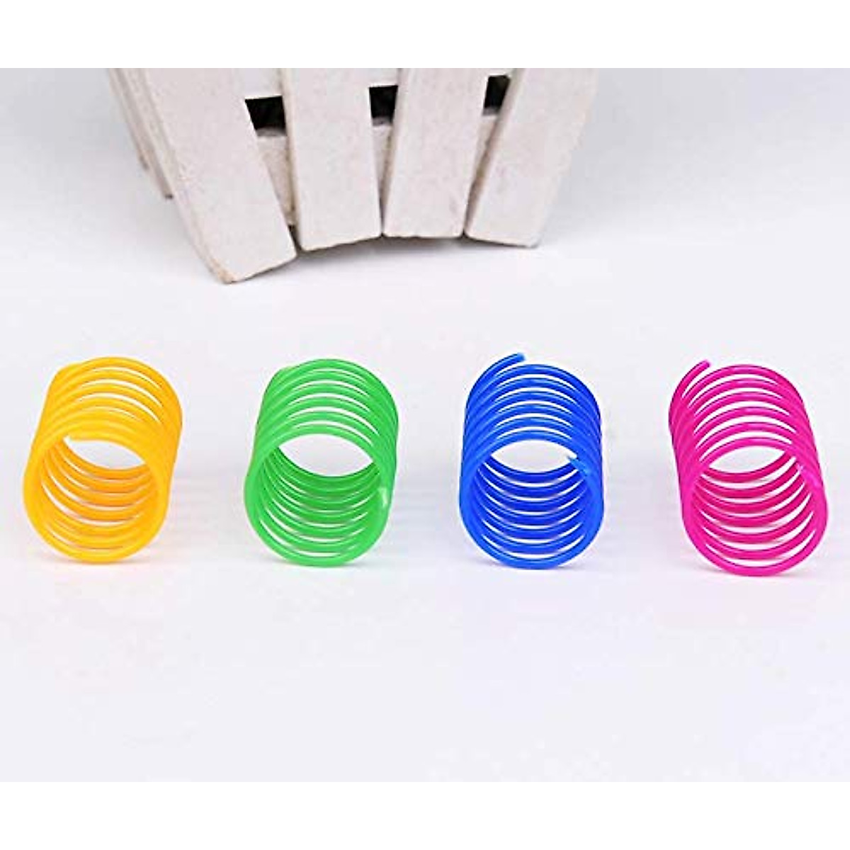 ISMARTEN Cat Spring Toy (60 Pack), Cat Kittens Toys Plastic Coil Spiral Springs for Swatting, Biting, Hunting, and Active Healthy Play (Random Color)