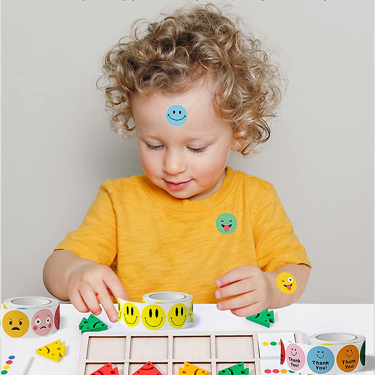 Agwut 2000 Pieces Happy Smile Stickers for Kids,Smile Face Circle Dots Stick Labels,Thank You Sticker, Reward Stickers Supplies for Teachers and Mothers (4 Rolls)