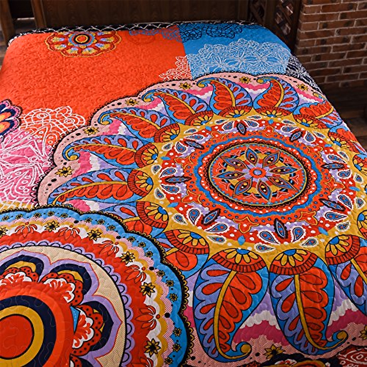 LAMEJOR Quilt Set Queen Size Boho 3-Piece Bedspread Coverlet Set Lightweight Mandala Pattern Reversible Microfiber Multicolor