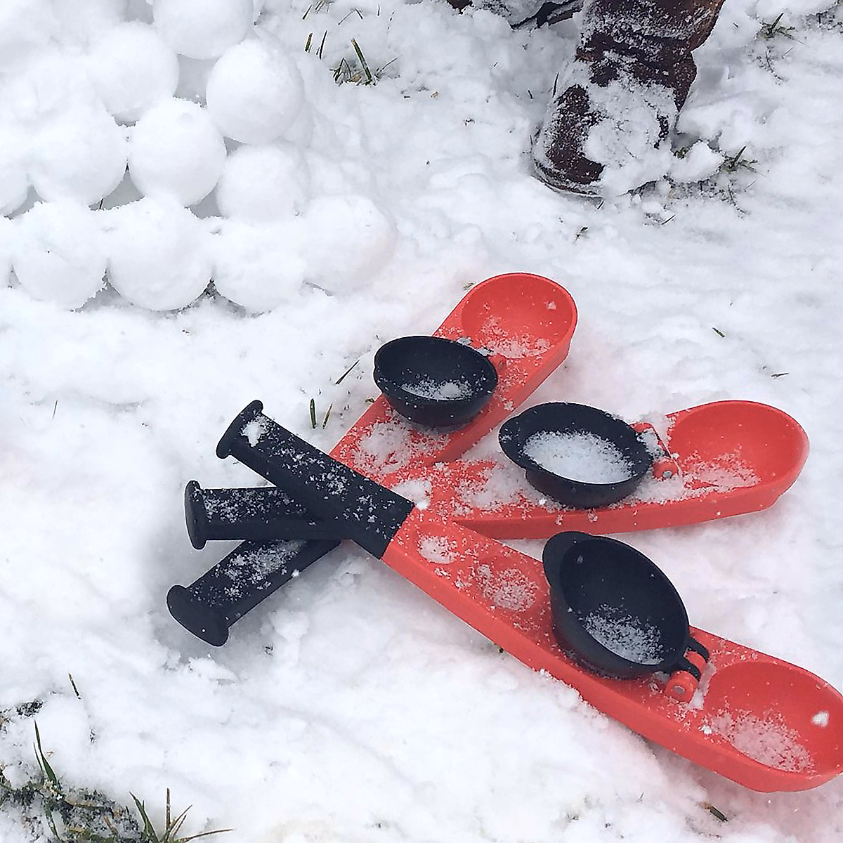 Hoopla Toys Ultimate Winter Play Snowball Thrower Set, Durable Plastic, Red & Blue, Ergonomic Handle, Lightweight, Perfect for Kids & Adults, 2-Pack