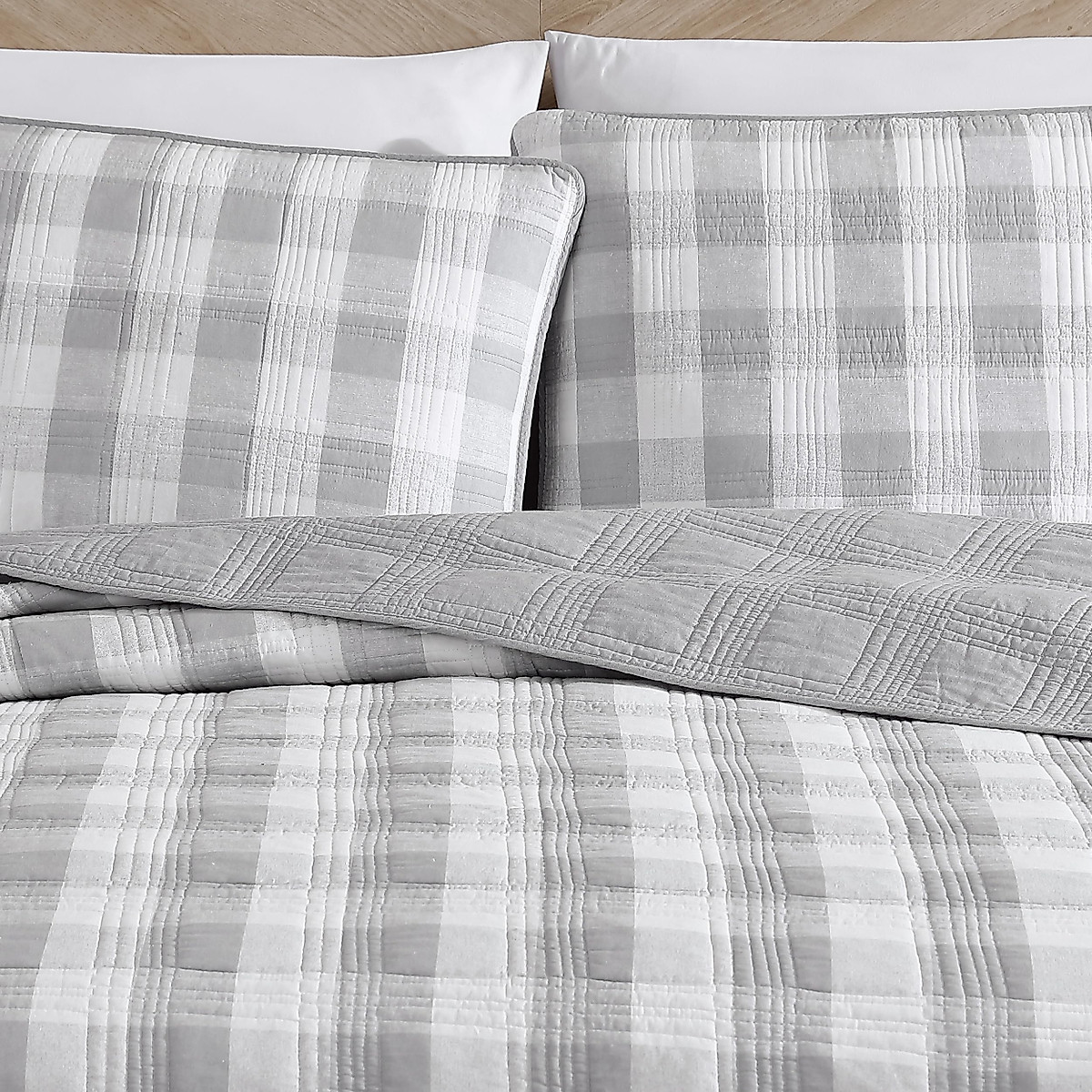 Eddie Bauer- Queen Quilt Set, Cotton Reversible Bedding with Matching Shams, Home Decor for All Seasons (Lakehouse Plaid Light Grey, Queen)