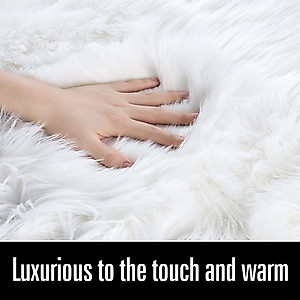 LOCHAS Super Soft Round Seat Cushion Faux Fur Sheepskin Chair Cover Pad Plush Rugs for Living Bedroom Sofa Couch, 18''x18'' White