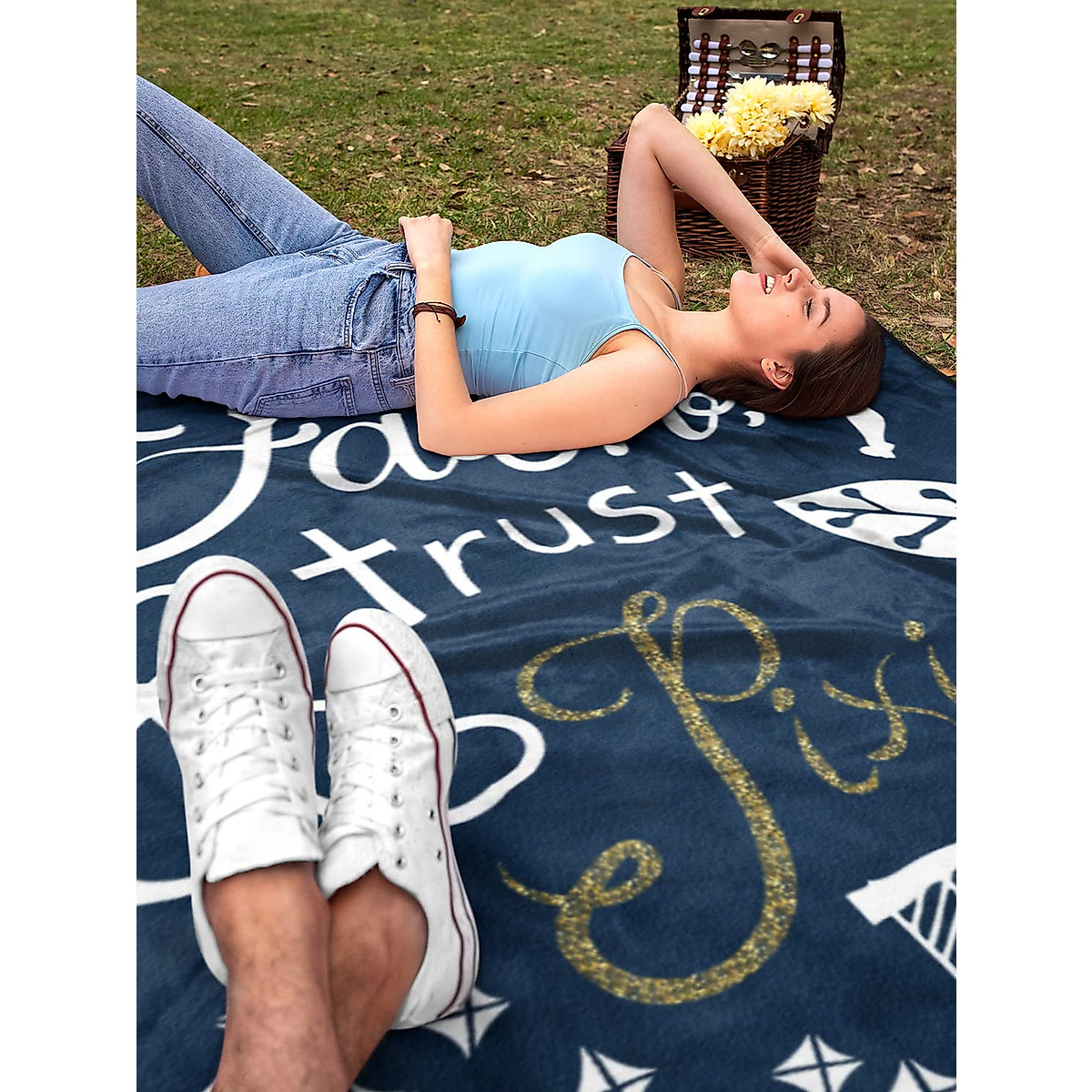 Disney Tinkerbell Faith, Trust and Pixie Dust Fleece Super Plush Throw Blanket 46" x 60" (117cm x 152cm)