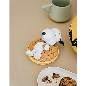Grupo Erik Snoopy Cookie Jar With Lid | Snacks Canister | 20.5 x 20.5 x 24.6 cm | Candy Jar | Snoopy Gifts | Kitchen Decor | Airtight Food Storage Container