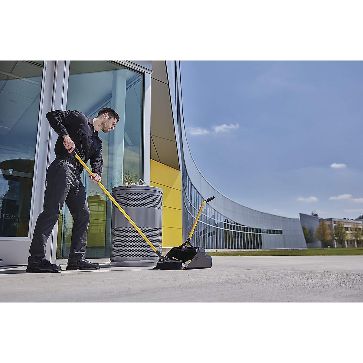 Rubbermaid Commercial Products Maximizer Push-to-Center Broom with Multi-Purpose Bristle, 18" Wide, Black (2018727)