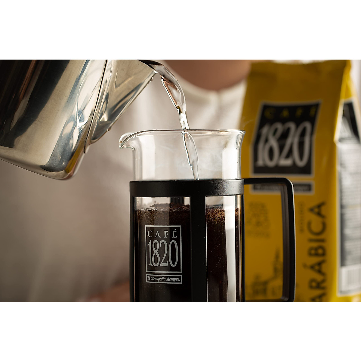 Café 1820 Classic, Premium Costa Rican Ground Coffee, 100% Arabica, Dark Roast, High Altitude Blend with Aroma & Fruity Notes, 32 oz