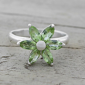 NOVICA Artisan Handmade Peridot Cocktail Ring Sterling Silver Floral from India Green Birthstone [crownbezel 0.6 in L x 0.6 in W x 0.1 in H Band Width 4 mm W] ' Sparkling Daisy'