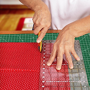 Calibre Art Self Healing Rotating Cutting Mat 18x18 (17" Grid), Perfect for Quilting & Art Projects