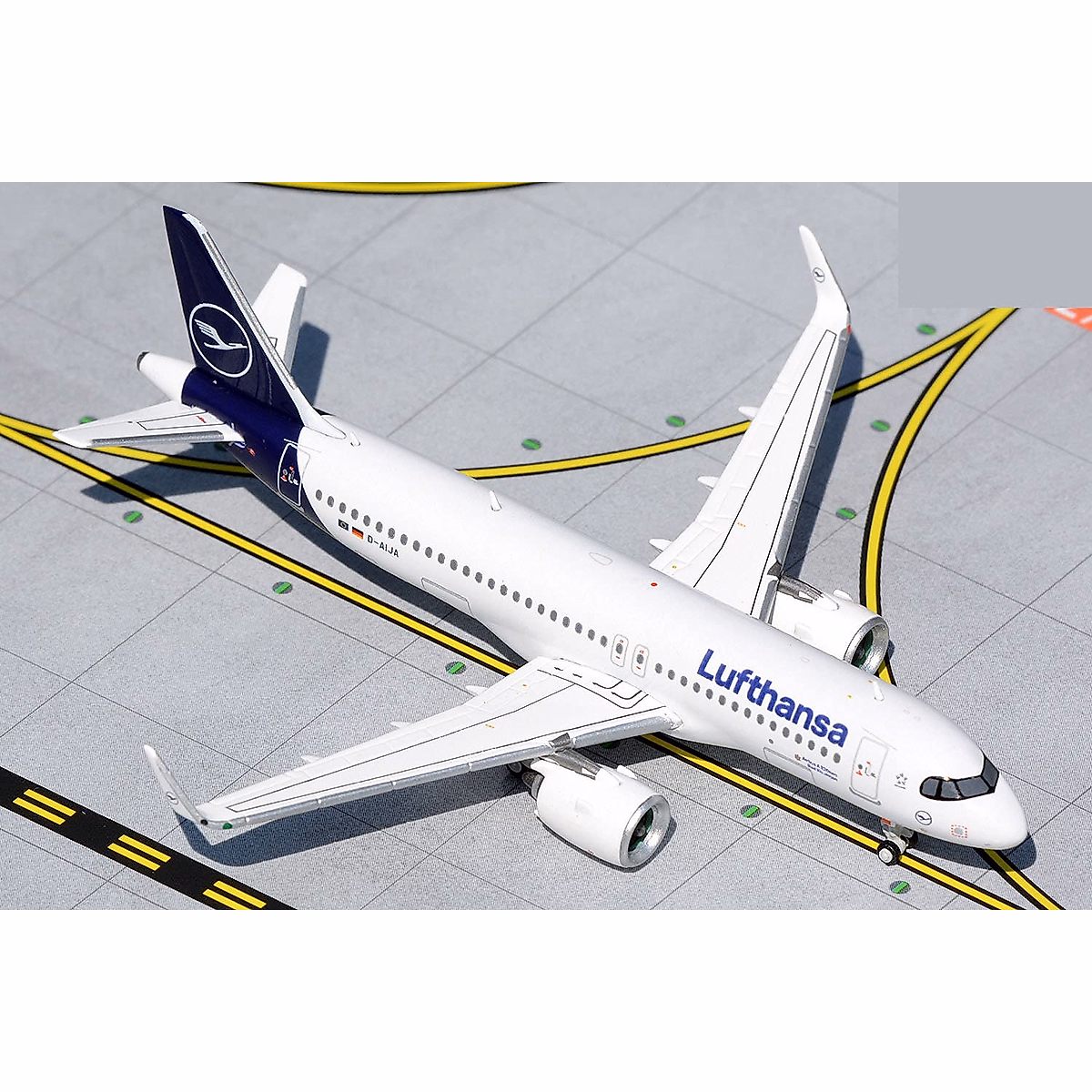 GeminiJets GJDLH1968 Lufthansa Airbus A320neo D-Aija; Scale 1:400