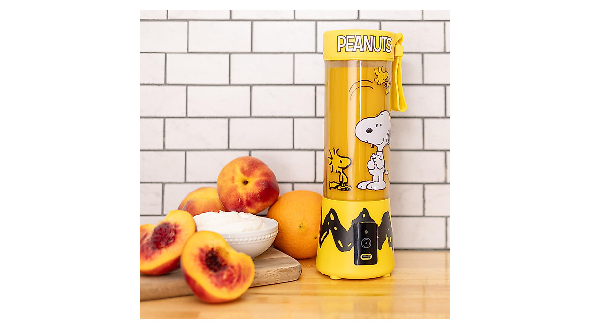 Uncanny Brands Peanuts Snoopy Portable Blender | Rechargeable & Compact
