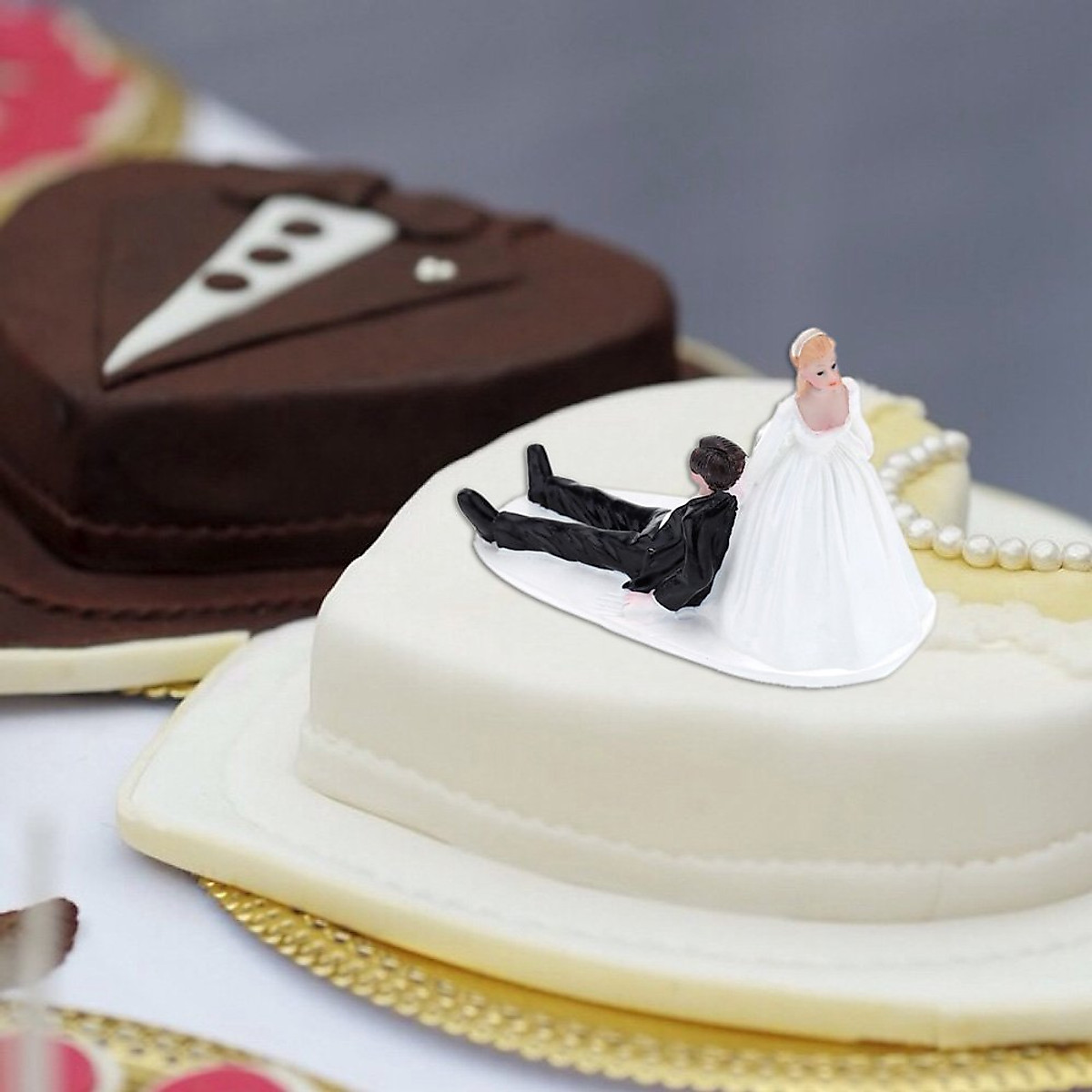 Ailgely Bride Dragging Groom Cake Topper,Funny Wedding Cake Toppers Bride and Groom,Figurine Wedding Cake Topper Romantic Wedding Party Decoration Adorable Gift