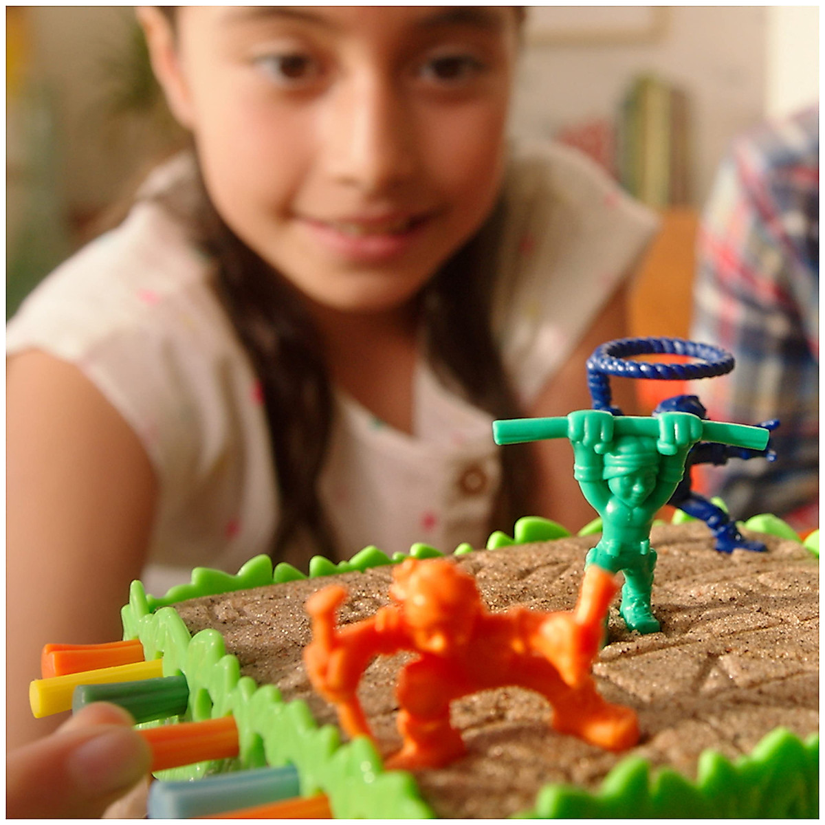 Spin Master Games Sink N’ Sand, Quicksand Kids Board Game with Kinetic Sand for Sensory Fun and Learning – Easy Toy Gift Idea, for Preschoolers and Kids Ages 4 and up