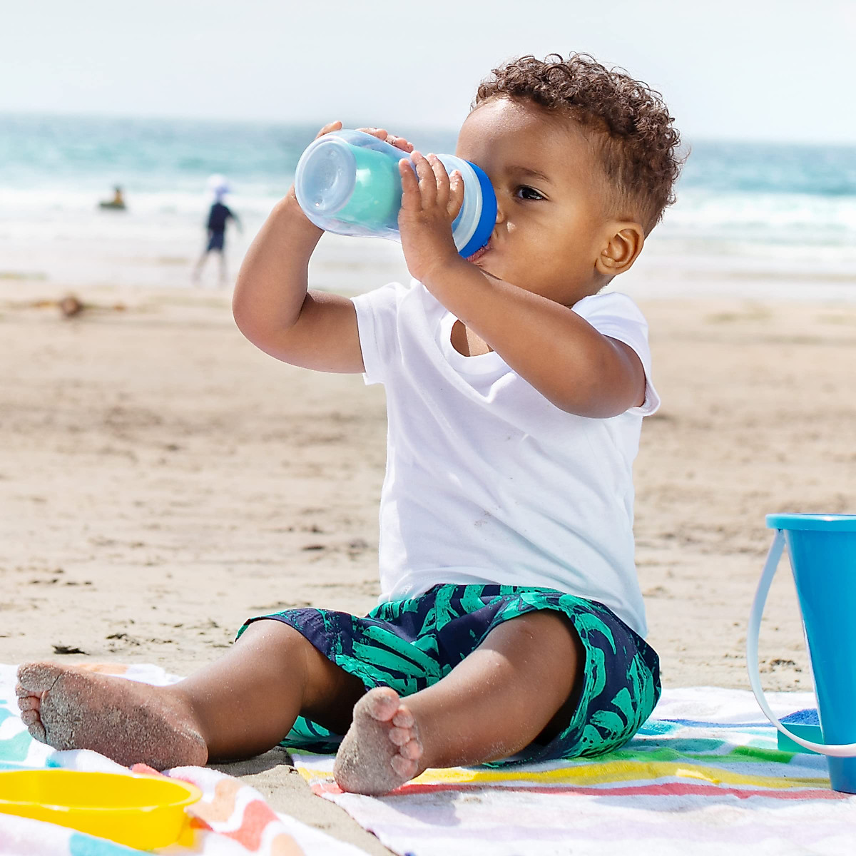 Chicco Double-Wall Insulated Sippy Cup with Bite-Proof Rim Spout and Spill-Free Lid 9oz.| Top-Rack Dishwasher Safe | Easy to Hold Ergonomic Indents | Blue/Teal Ombre, 2pk | 12+ Months