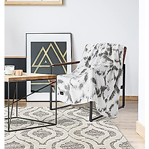 Lucky Brand Oversized Super Plush Microfiber Throw Blanket in Printed White/Gray Tie Dye, 50in x 70in