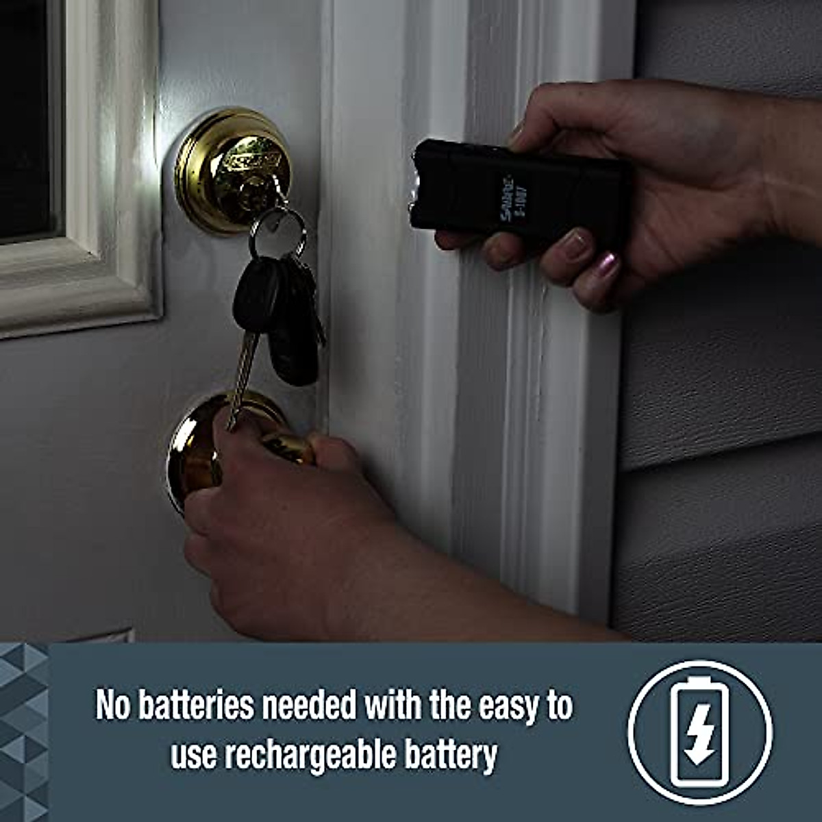 SABRE Self-Defense Kit with Pepper Spray and Stun Gun with Flashlight, 25 Bursts, 10-Foot (3-Meter) Range, Painful µC Charge, 120 Lumens, Rechargeable Battery, Safety Switch