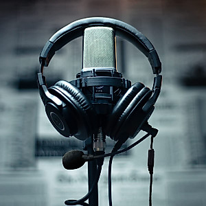 SaharaGaming Attachable Noise-Cancelling Microphone with Mute Switch Compatible with Mac, Windows PC, PlayStation 4, and More (3.5 MM)