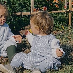 molis & co. Toddler Sleep Sack with Feet, 18-24 Months. 0.5 TOG Lightweight Baby Sleeping Bag with Legs. Unisex Leafprint. Cotton Toddler Wearable Blanket