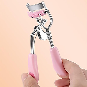 MERVK Stainless Steel Eyelash Curler with Built-in Comb Pinch Pain-Free Suitable for Any Eye Shapes and Sizes, with 5 Silicone Refill Pads (Light Pink)