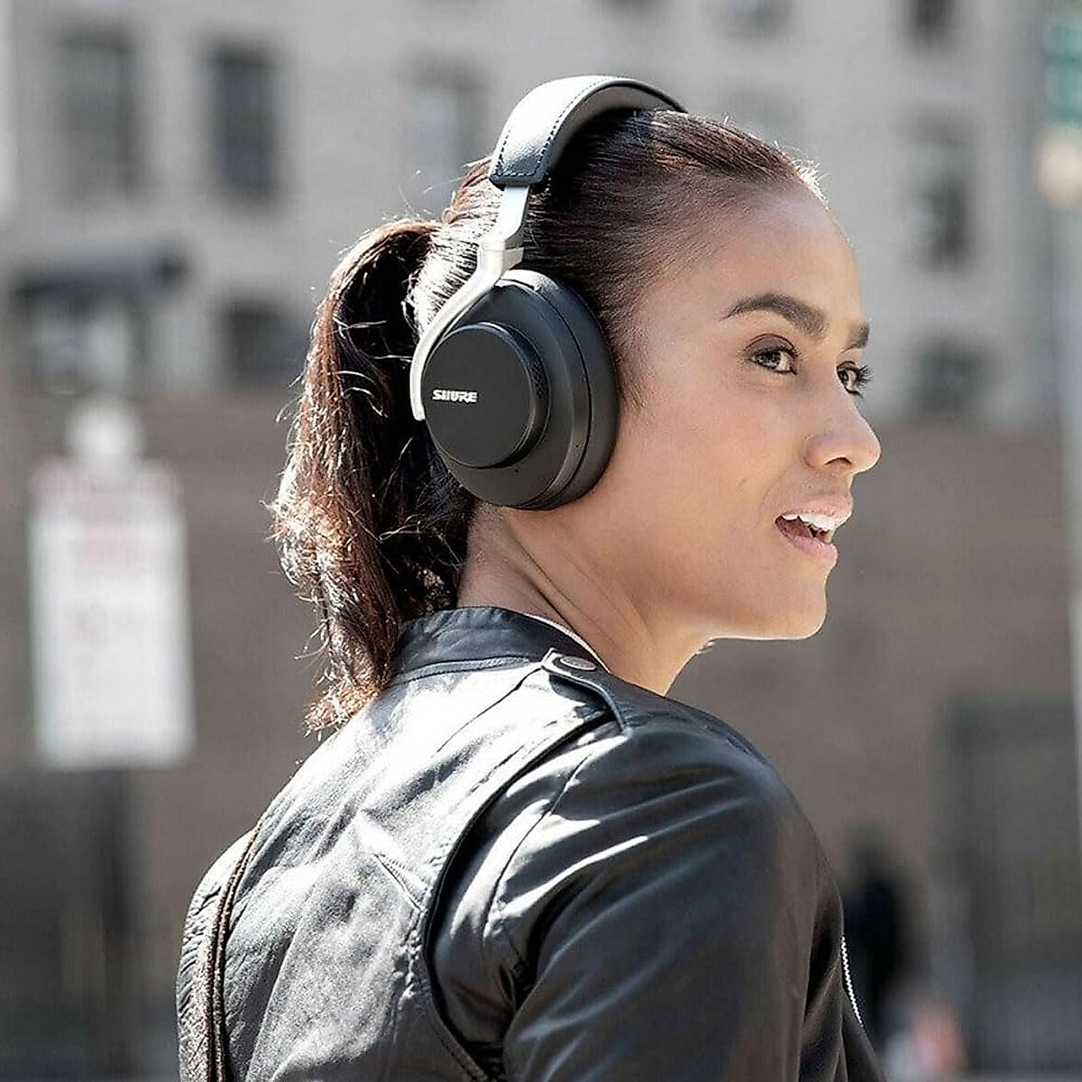 Shure AONIC 50 Wireless Noise Cancelling Headphones, Premium Studio-Quality Sound, Bluetooth 5 Wireless Technology, Comfort Fit Over Ear, 20 Hours Battery Life, Fingertip Controls - Black