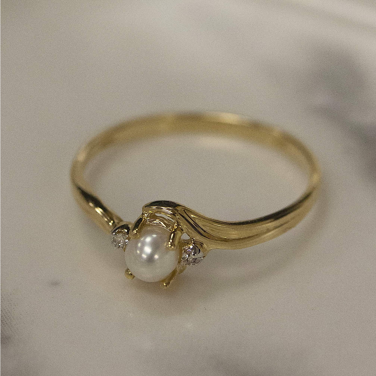 Direct-Jewelry 14k Yellow Gold Freshwater Cultured Pearl And Diamond Ring (Size 9)