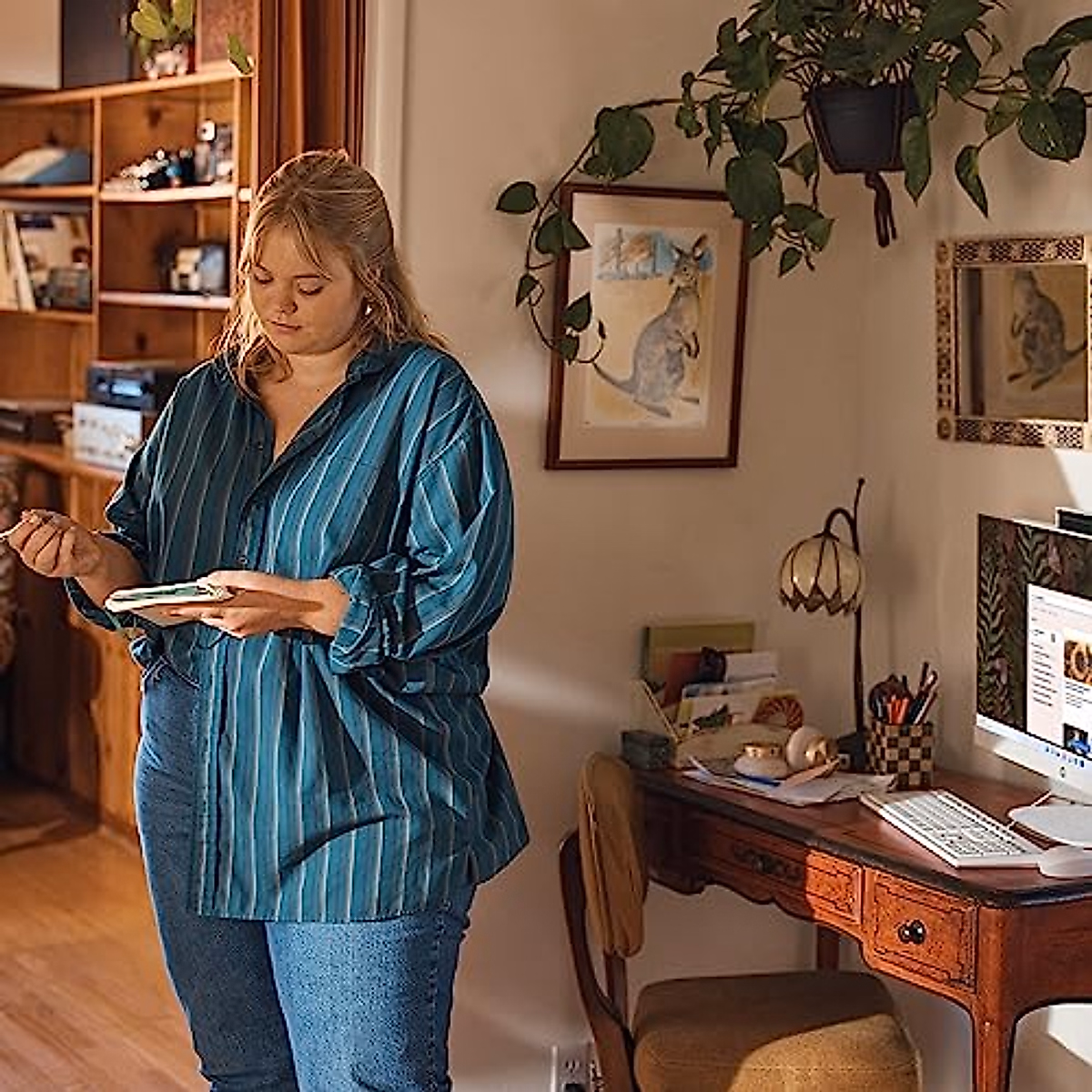 HP 23.8 inch All-in-One Desktop PC, FHD Display, AMD Athlon Silver 7120U, 8 GB RAM, 256 GB SSD, AMD Radeon Graphics, Windows 11 Home, 24-cr0010 (2023)