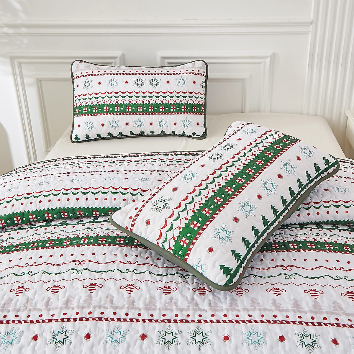 Christmas Quilt Set Queen, 3 Pieces Christmas Bedding Coverlet Queen Size, Green Bedspread with Xmas Tree Pattern New Year Bedroom Decoration for Family Friends
