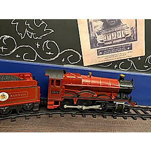 Lionel Battery-Operated Hogwarts Express Toy Train Set with Locomotive, Train Cars, Track & Remote with Authentic Train Sounds, & Lights for Kids 4+