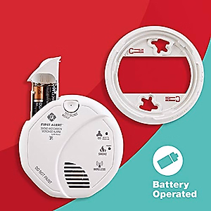 First Alert SCO501CN-3ST Wireless Interconnected Combination Smoke and Carbon Monoxide Alarm with Voice Location, Battery Operated