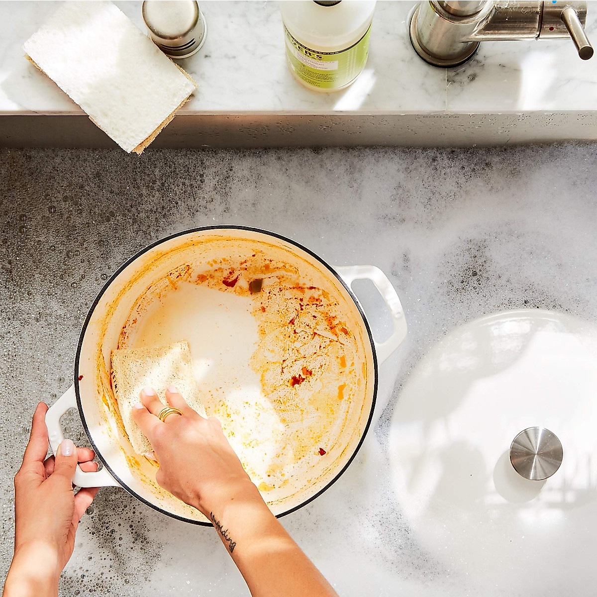 Milo by Kana 5.5-quart Enameled Cast Iron Dutch Oven with Lid | Premium Casserole Cooking Pot | Enamel Coating Inside and Out | Oven Safe and Dishwasher Friendly (Black with Gold Knob)