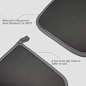 YEKOO 2 PCS Gray Pot Holders Sets for Kitchen Heat Resistant Oven Hot Pads with Pockets Non Slip Soft Grip Potholders for Baking Cooking 8"x8.5"