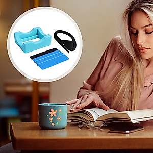 homfanseec Silicone Cup Cradle for Tumblers, Tumbler Holder with Built-in Slot and Felt Edge Squeegee for Crafting, Vinyl Stand Small Tumbler Stand Cup Holder Use to Apply Vinyl Decals(Blue)