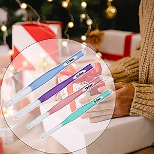 Large Sizes Crochet Hooks 4 pcs Long Crochet Needles Set QLRFFLJOY 8mm 10mm 12mm 15mm Rubber Handle Crochet Hook DIY Yarn Weaving Tools for Knitting Blankets, Shawl and Carpet