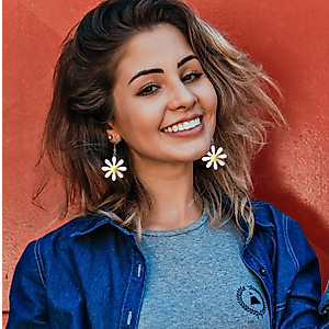 Daisy Earrings,Daisy Flower Earrings for Women,Acrylic Yellow Flower Daisy Dangle Earring Wild Lily Petals Hawaii Plant Earrings