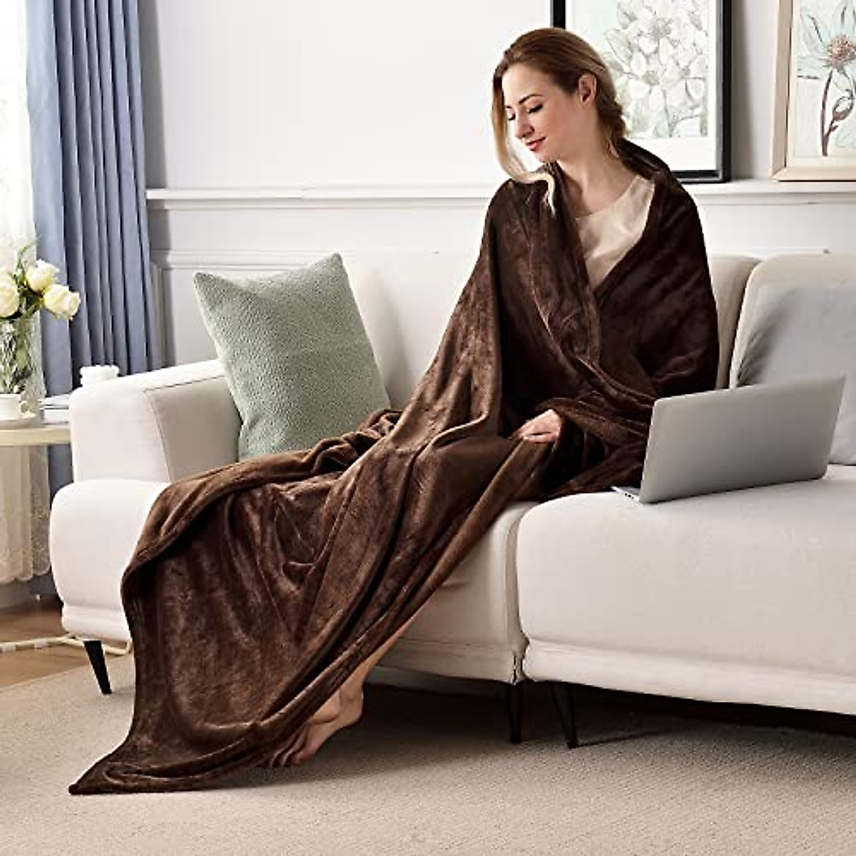 SOCHOW Flannel Fleece Blanket Throw Size, All Season Lightweight Super Soft Cozy Blanket for Bed or Couch, Brown