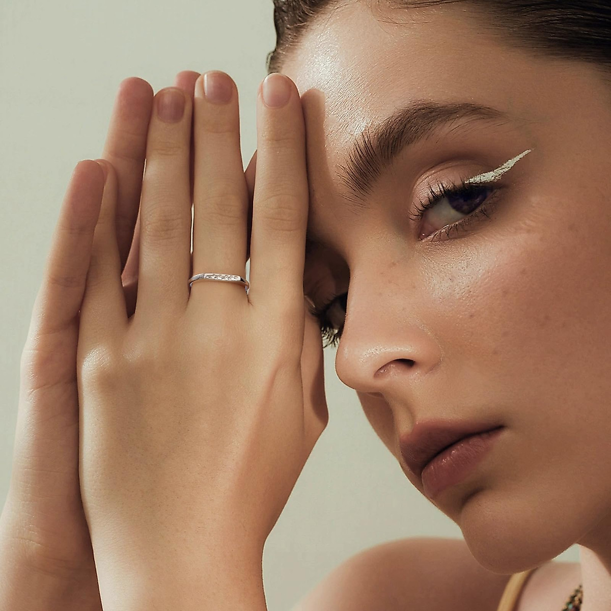 YeGieonr Handmade Flower Signet Ring-Minimalistic Statement Ring with Botanical Engraved-Delicate Personalized Jewelry Gift for Women/Girls