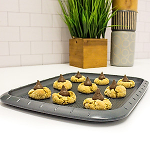 BergHOFF GEM Non-stick Carbon Steel Cookie Sheet 18.25", Rectangular, Ferno-Green, Non-Toxic Coating, Even Baking, Portion Control