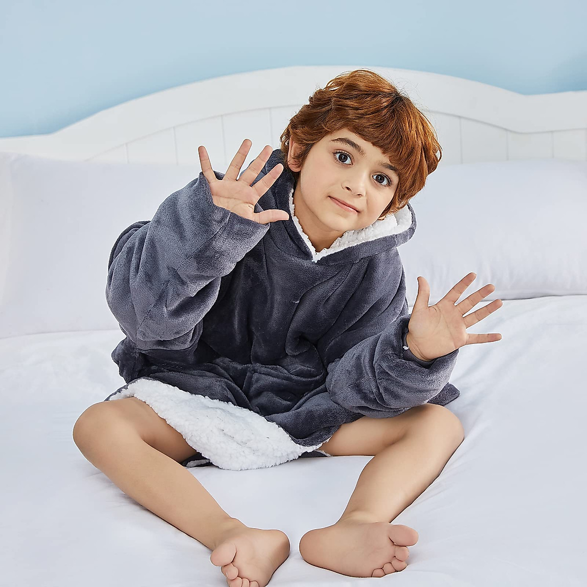 L'AGRATY Kids Wearable Blanket Hoodie Flannel Sherpa Oversized Sweatshirt Hooded Blanket Throw with Sleeves and Big Pocket Cozy Fluffy Warm Soft Giant Winter Sweater Blanket Hoodie for Boys Girls