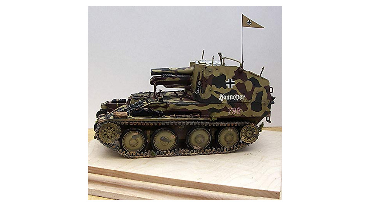 AEVVV Sturmpanzer 38(t) Grille Tank Model Kit - 1:35 Scale