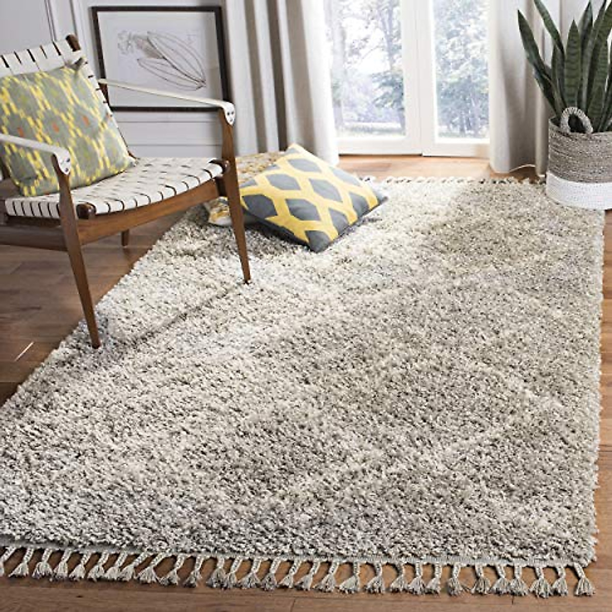 SAFAVIEH Pro Luxe Shag Collection Accent Rug - 4' x 6', Grey & Cream, Boho Tassel Design, Non-Shedding & Easy Care, 2.4-inch Thick Ideal for High Traffic Areas in Foyer, Living Room, Bedroom (PLX432F)