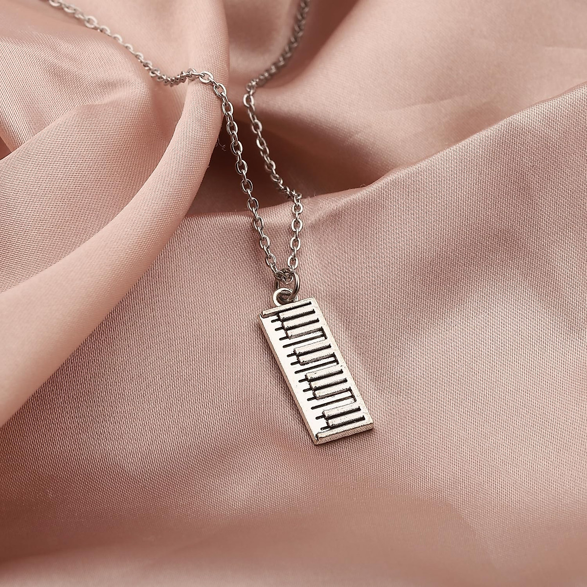 CHOORO Piano Keyboard Pendant Keychain Piano Zipper Pull Music Jewelry Gift for Pianist/Piano Teacher/Music Lovers (Necklace)