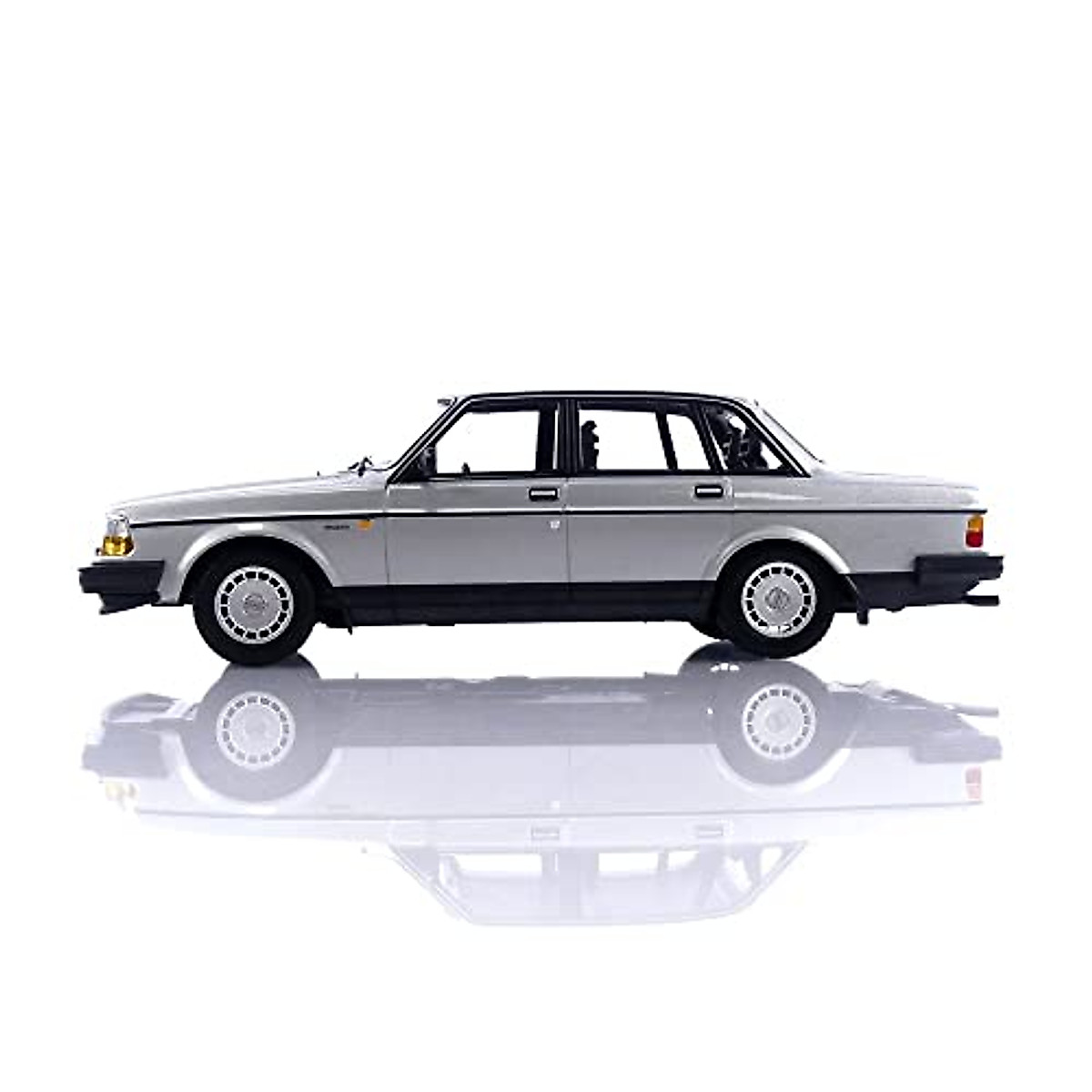 Minichamps 1986 240 GL Silver Metallic Limited Edition to 380 Pieces Worldwide 1/18 Diecast Model Car 155171408