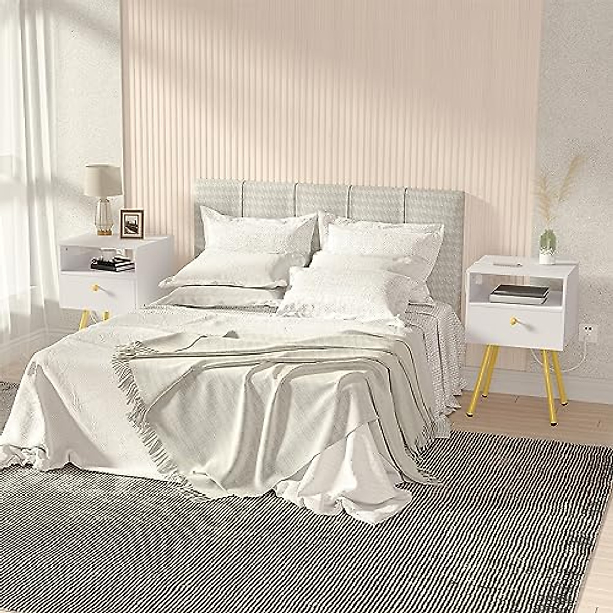 HOOBRO Nightstand with Charging Station, End Table with USB Ports and Outlet, Side Table for Tight Spaces, Solid and Stable, for Office, Bedroom, Study, White and Gold DW88UBZP201