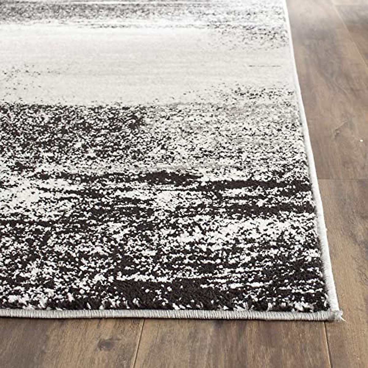 SAFAVIEH Adirondack Collection Area Rug - 5'1" x 7'6", Silver & Black, Modern Abstract Design, Non-Shedding & Easy Care, Ideal for High Traffic Areas in Living Room, Bedroom (ADR112A)