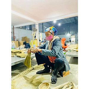 TTS Replacement Wood Handle, Durable Wood Broom Handle for Cleaning and Sweeping, Efficient Cleaning and Storage