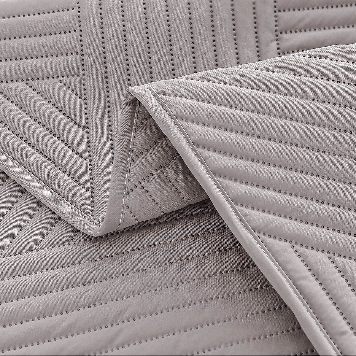 Whale Flotilla Queen Quilt Set, Soft Lightweight Quilts Bedspreads Coverlet with Embossed Pattern, Bedding Sets with 2 Pillow Shams, Reversible Bed Cover for All Seasons, 96x90 Inches, Light Grey