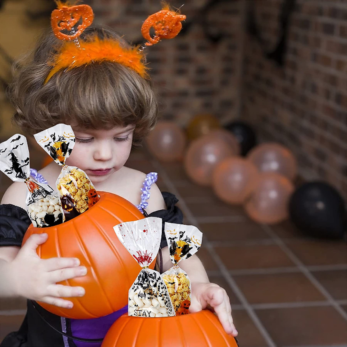 120 PCS Halloween Cellophane Bags Halloween Treat Bags with Ties Trick or Treat Bags for Candy Cookie Goodies Gift Favor Halloween Party Supplies (Halloween)